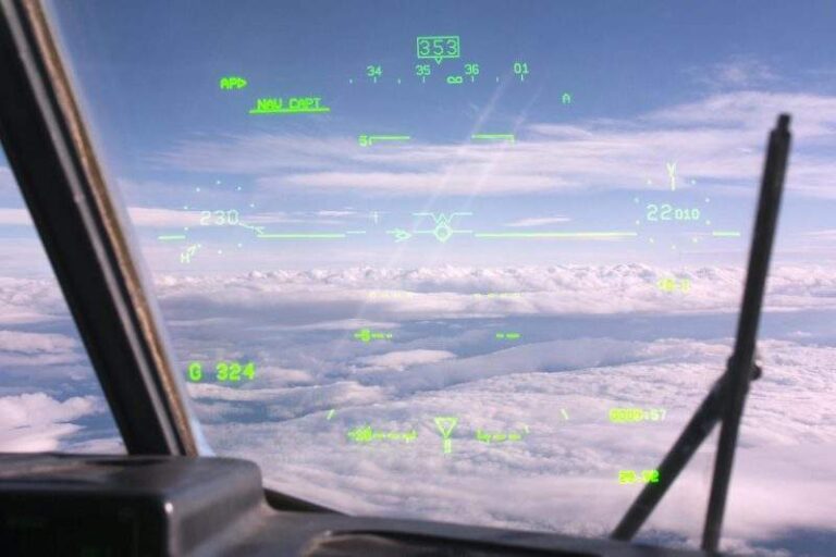 Holography improves heads-up displays for aircraft pilots - Airforce ...